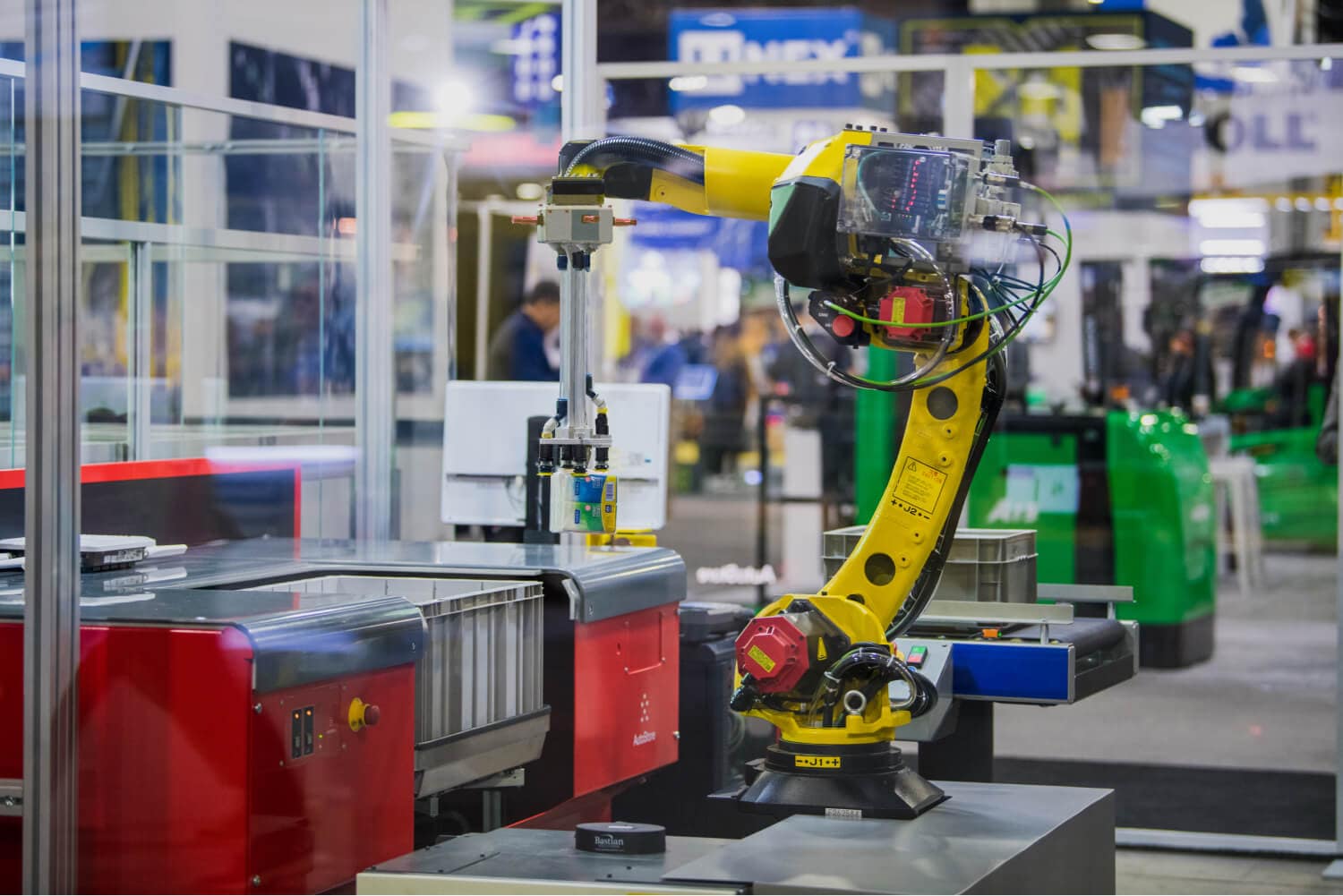 5 Warehouse Robots Changing the Game in Material Handling